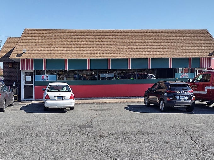 The architectural equivalent of comfort food &ndash; Augie & Ray's red and blue exterior promises no-nonsense deliciousness without the frills or fuss.