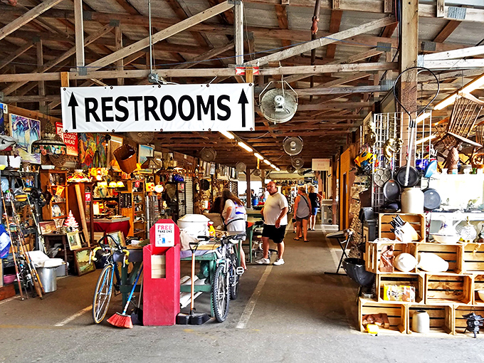 Fleamasters resembles a small city dedicated to the art of the deal&mdash;400,000 square feet of bargain-hunting paradise waiting to be explored.