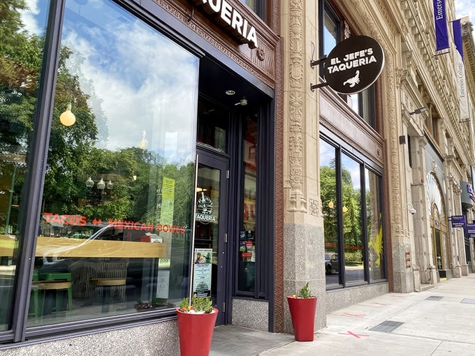 The historic fa&ccedil;ade of El Jefe's Taqueria on Boylston Street beckons hungry passersby with promises of Mexican delights just steps from Boston Common.