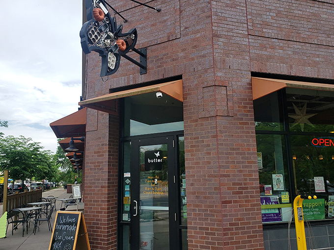 The unassuming brick exterior of Butter Bakery Cafe hides culinary treasures within, like finding a secret passage to comfort food nirvana.