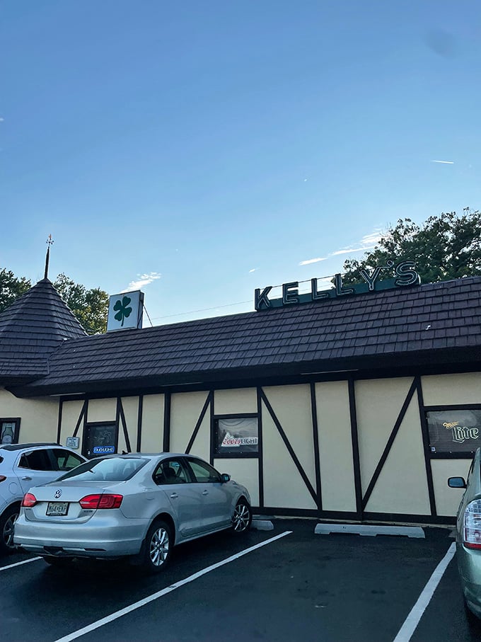 A fairy tale castle for foodies! Kelly's Tavern's whimsical exterior promises a magical culinary journey, complete with a tower that could house Rapunzel's corned beef stash.