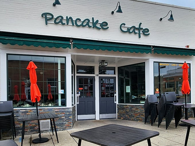 The charming white brick exterior with its distinctive green awning beckons breakfast enthusiasts like a pancake lighthouse on Ridgewood's main drag. 