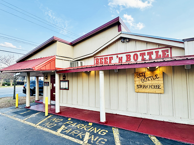 The unassuming exterior of Beef 'N Bottle is like finding a paperback classic in a world of flashy hardcovers&mdash;modest on the outside, magnificent within.