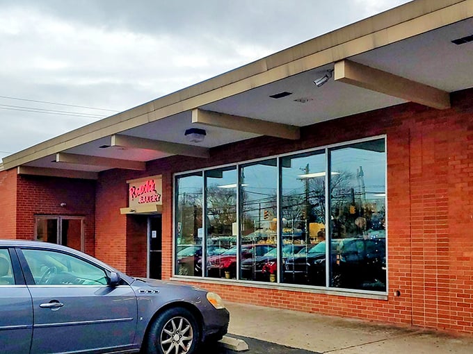 The unassuming brick fortress of Resch's Bakery stands guard on East Livingston Avenue, where Columbus residents have been making pilgrimages for generations.