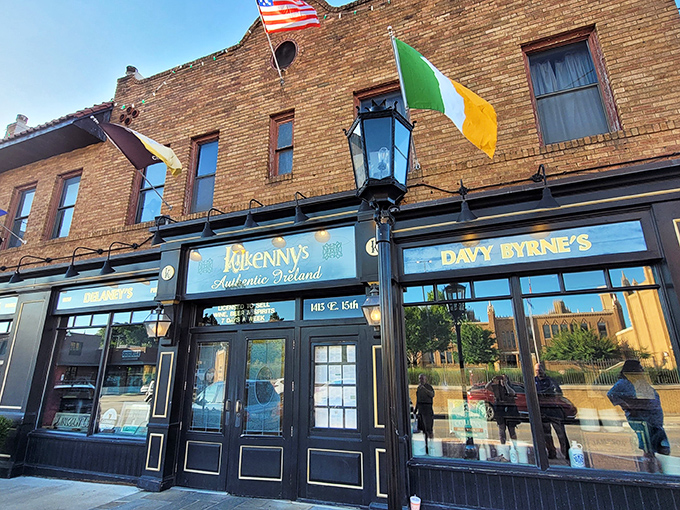 The brick fa&ccedil;ade of Kilkenny's stands proudly on Cherry Street, its vintage Guinness toucan promising "a lovely day" before you even step inside.