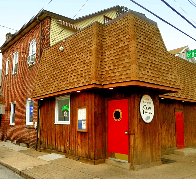 The unassuming exterior of Clam Tavern, with its distinctive red door and wooden facade, proves that culinary treasures often hide in plain sight.