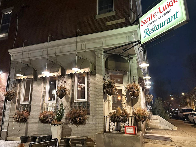 The white-brick fa&ccedil;ade with its yellow sign and window boxes has welcomed hungry Philadelphians since 1899. Classic elegance never goes out of style. 