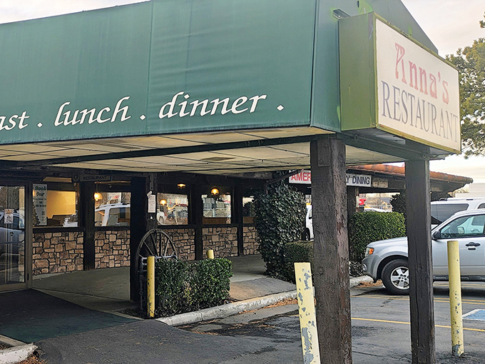 Anna's iconic green-roofed entrance beckons hungry travelers like a breakfast lighthouse on the shores of suburban Murray. The stone fa&ccedil;ade promises comfort within.