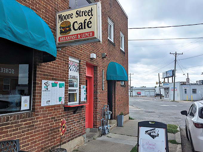 The unassuming brick exterior of Moore Street Cafe hides culinary treasures within. That teal awning is Richmond's version of a "X marks the spot" for breakfast gold.
