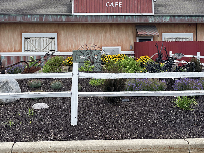The barn-red exterior isn't just country charm&mdash;it's a breakfast beacon calling to hungry Milwaukeeans like a rooster at dawn.