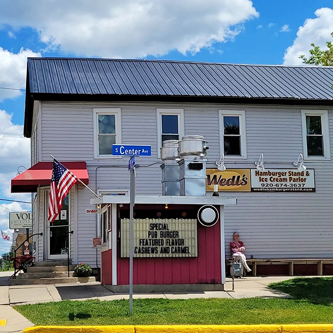 The famous red burger stand in Jefferson might be smaller than your garden shed, but those twin silver vents announce serious culinary business is happening inside.
