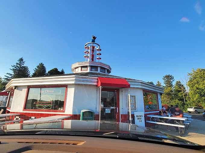 The mothership of comfort food has landed in Cedarburg! Wayne's iconic circular building with its retro crown beckons hungry time travelers from miles around.