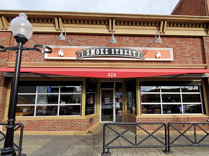 Smoke Street's brick fa&ccedil;ade and colorful umbrellas beckon like a barbecue siren song in downtown Milford. Small-town charm, big-time flavor. 