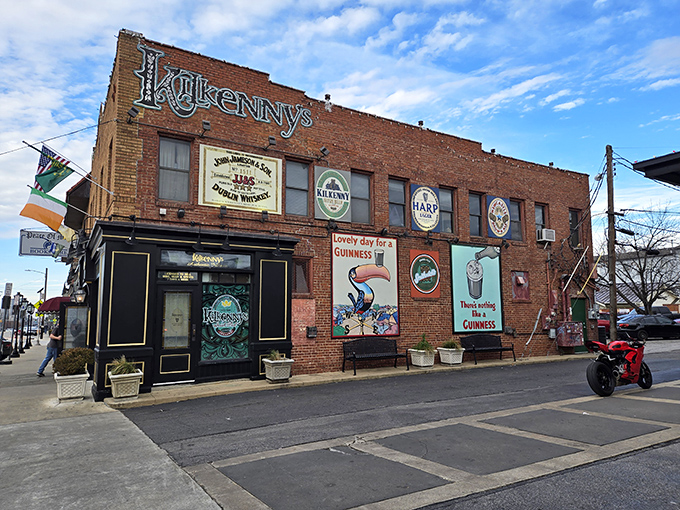 The brick fa&ccedil;ade of Kilkenny's stands proudly on Cherry Street, its vintage Guinness toucan promising "a lovely day" before you even step inside.