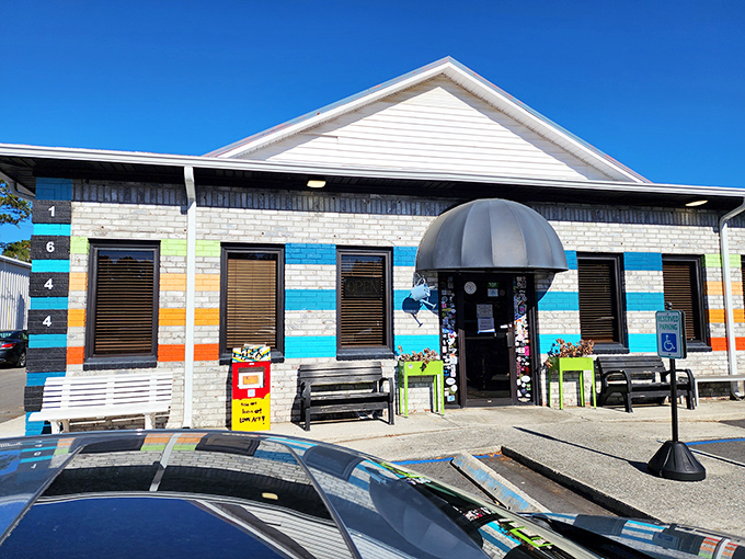 The unassuming brick exterior of Early Bird Diner hides culinary treasures within. Like finding a Picasso at a yard sale, the modest fa&ccedil;ade belies the masterpieces inside.