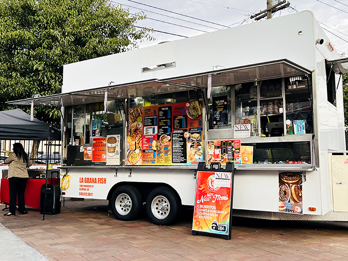 The white knight of affordable dining! La Grana Fish's food truck stands ready to rescue Oakland residents from both hunger and high prices.