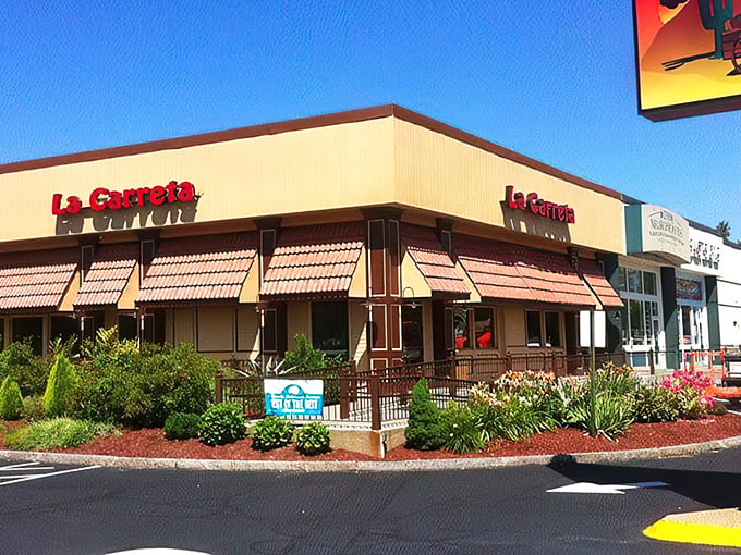 La Carreta's unassuming exterior hides culinary treasures within, like finding a diamond in New Hampshire's retail landscape.