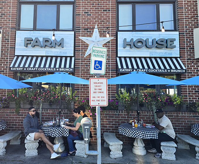 The iconic silver star between "FARM" and "HOUSE" isn't just decoration—it's a beacon calling hungry travelers to this brick-fronted culinary haven.