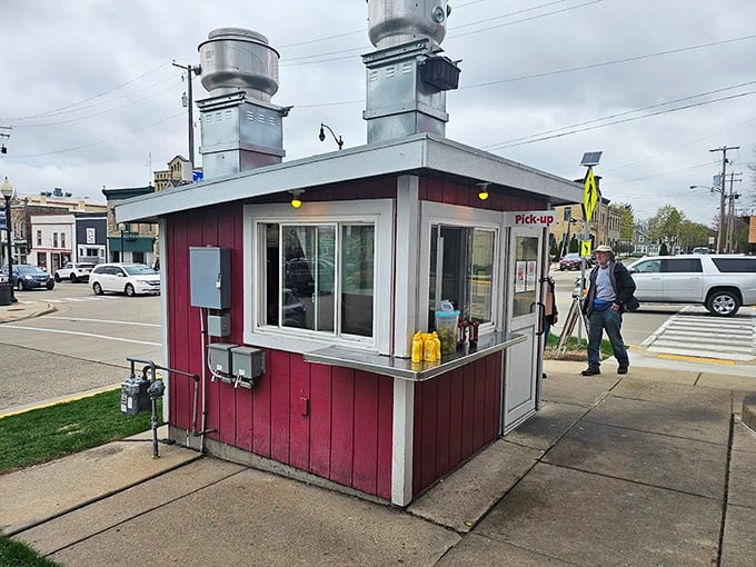 The famous red burger stand in Jefferson might be smaller than your garden shed, but those twin silver vents announce serious culinary business is happening inside.