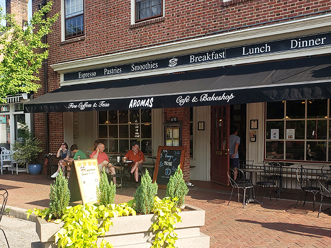 The classic brick façade of Aromas welcomes visitors with the promise of caffeine and comfort, a beacon of culinary delight in historic Williamsburg.