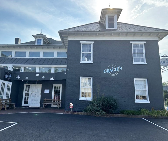 The striking black exterior of Gracie's On West Main stands like a culinary lighthouse in Leola, beckoning hungry travelers with the promise of comfort food nirvana.