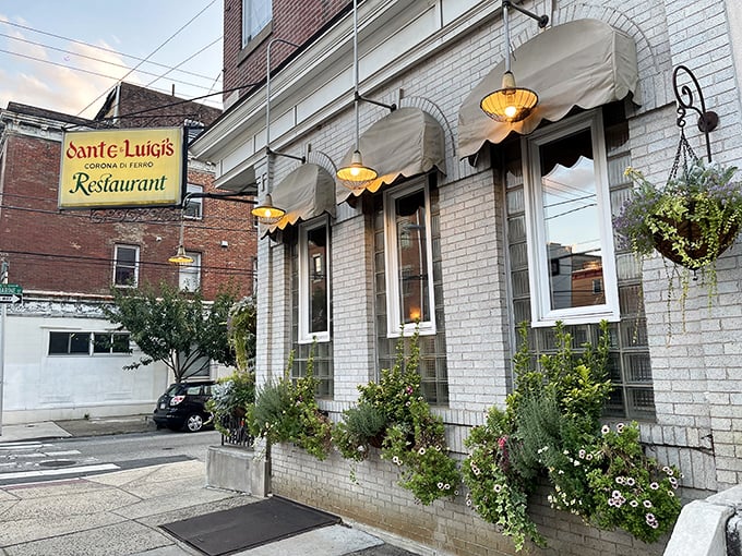 The white-brick fa&ccedil;ade with its yellow sign and window boxes has welcomed hungry Philadelphians since 1899. Classic elegance never goes out of style.