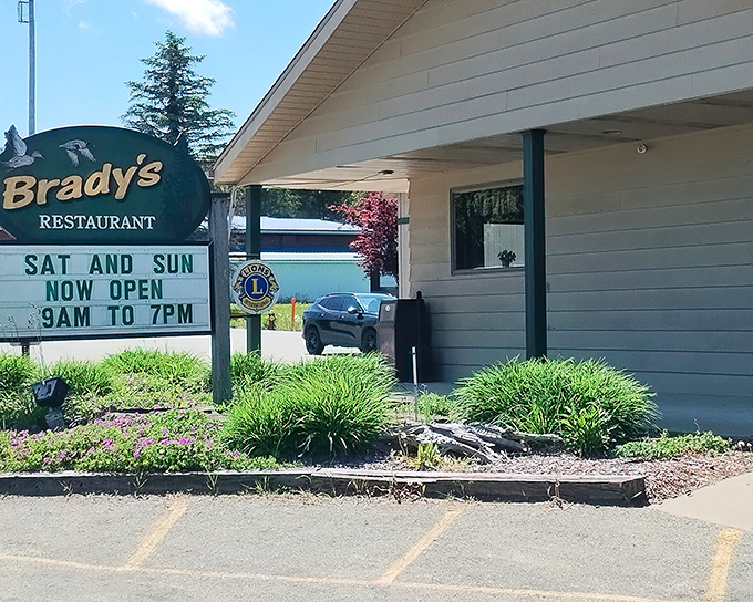 The unassuming exterior of Brady's Restaurant, complete with its signature green star, proves that culinary treasures often hide in plain sight.