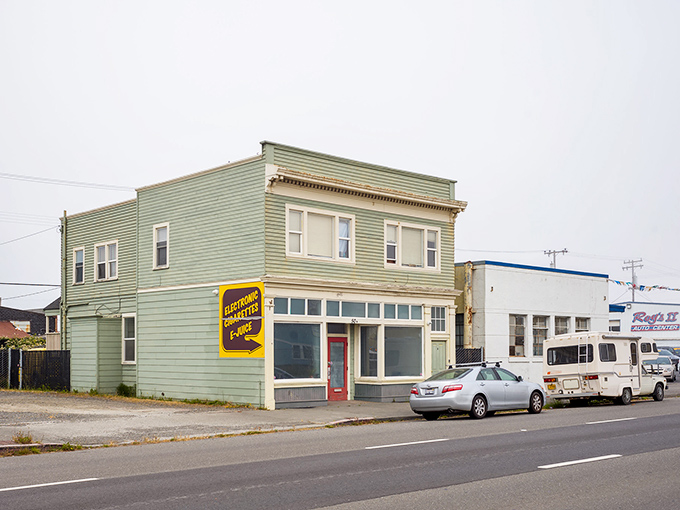 The Pink Lady mansion stands like a Victorian confection against the California sky &ndash; proof that sometimes architecture deserves its own Instagram account. 