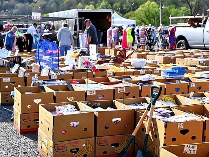 1. the enormous flea market in ohio where you&rsquo;ll find all kinds of treasures