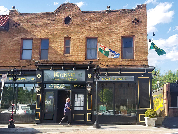 The brick fa&ccedil;ade of Kilkenny's stands proudly on Cherry Street, its vintage Guinness toucan promising "a lovely day" before you even step inside.