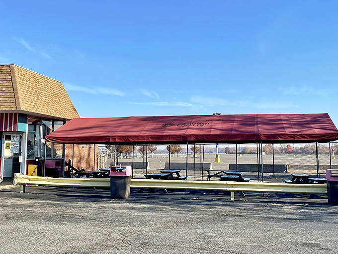 The architectural equivalent of comfort food &ndash; Augie & Ray's red and blue exterior promises no-nonsense deliciousness without the frills or fuss.