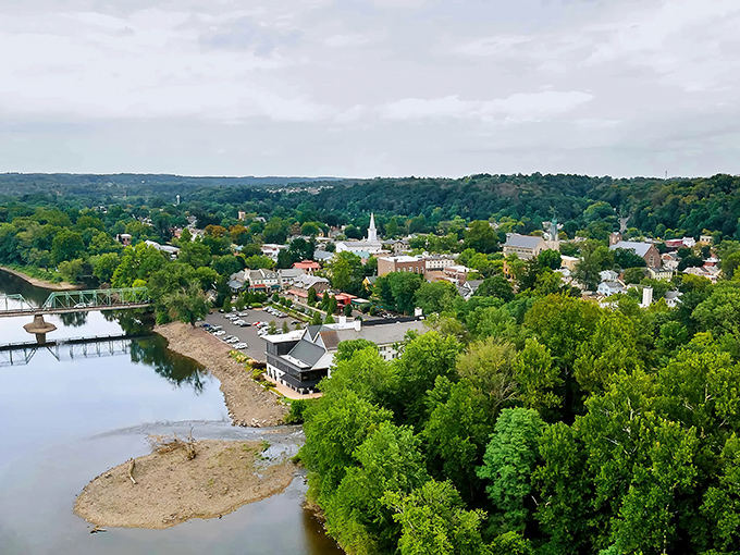 Main Street magic unfolds in New Hope, where historic buildings and modern boutiques create the perfect small-town symphony. Norman Rockwell would've needed extra canvas.