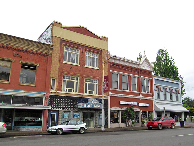 Downtown Dallas isn't trying to be anyone but itself &ndash; historic brick buildings, small-town charm, and not a single parking meter in sight.