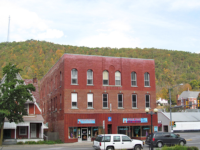 Historic buildings like Kippy's Clothes paint Emporium's main street with small-town charm that makes big-city rent prices seem like science fiction.