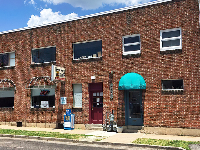 The unassuming brick exterior of Moore Street Cafe hides culinary treasures within. That teal awning is Richmond's version of a "X marks the spot" for breakfast gold.