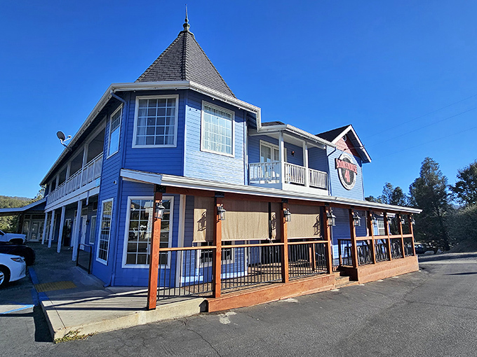 The blue Victorian-style building stands like a barbecue beacon in Oakhurst, promising smoky treasures within. No white tablecloths here—just honest-to-goodness BBQ perfection.