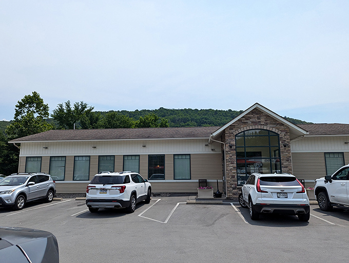 Inside, the dining room strikes that perfect balance between cozy and spacious&mdash;the kind of place where both first dates and family reunions feel equally at home. 
