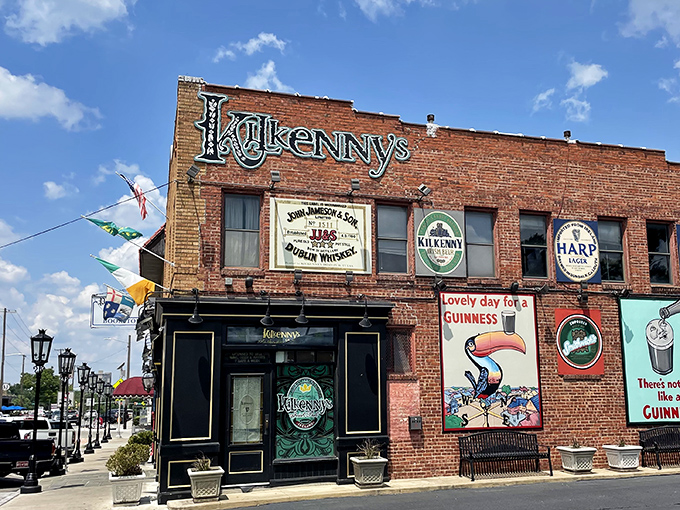 The brick fa&ccedil;ade of Kilkenny's stands proudly on Cherry Street, its vintage Guinness toucan promising "a lovely day" before you even step inside.