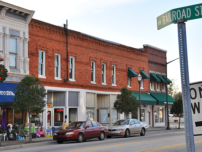Main Street simplicity at its finest. Benson's downtown offers that "Mayberry meets modern" vibe where parking spots outnumber traffic jams.