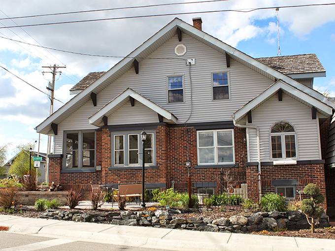The unassuming exterior of Schwarz's Supper Club stands like a humble guardian of Wisconsin culinary tradition, promising delicious secrets within its brick-and-white walls. 