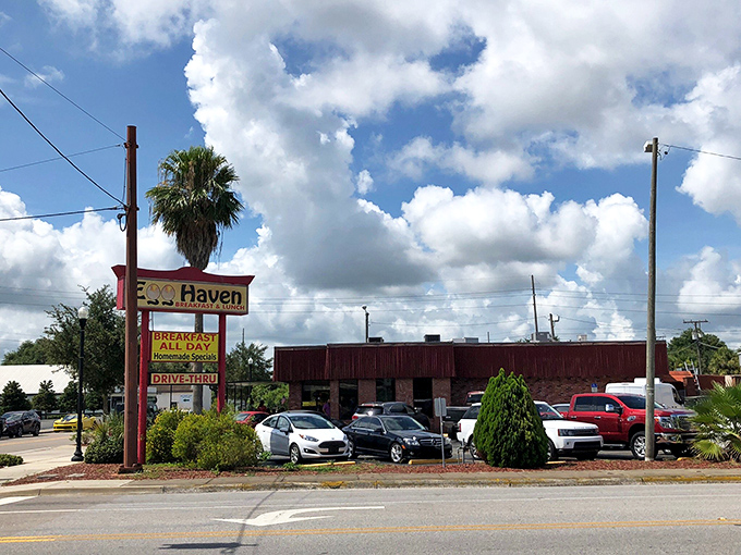 The unassuming exterior of Egg Haven stands like a breakfast beacon in Winter Haven, promising comfort food that transcends its modest appearance.