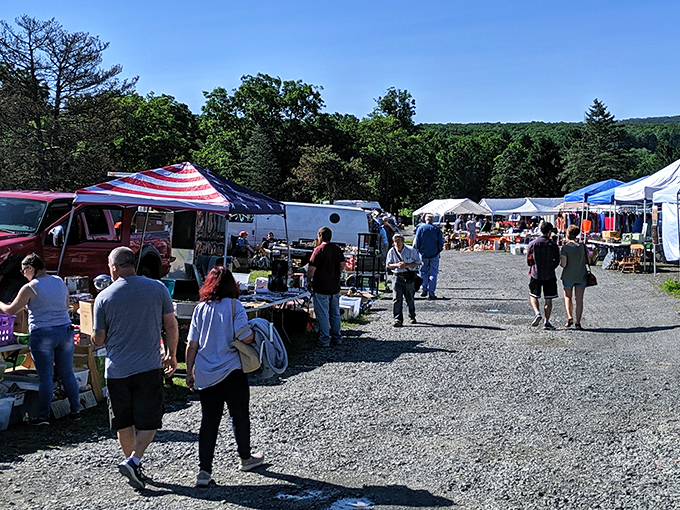 1. the massive flea market in pennsylvania that&rsquo;ll make your bargain hunting dreams come true