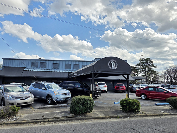 The unassuming exterior of Niki's West stands like a culinary lighthouse on Finley Avenue, beckoning hungry Alabamians with its "Unique Southern Restaurant" promise since 1957.