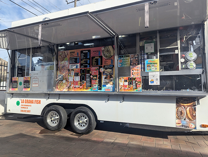 The white knight of affordable dining! La Grana Fish's food truck stands ready to rescue Oakland residents from both hunger and high prices.