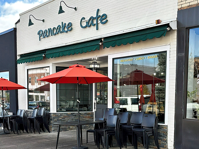 The charming white brick exterior with its distinctive green awning beckons breakfast enthusiasts like a pancake lighthouse on Ridgewood's main drag. 