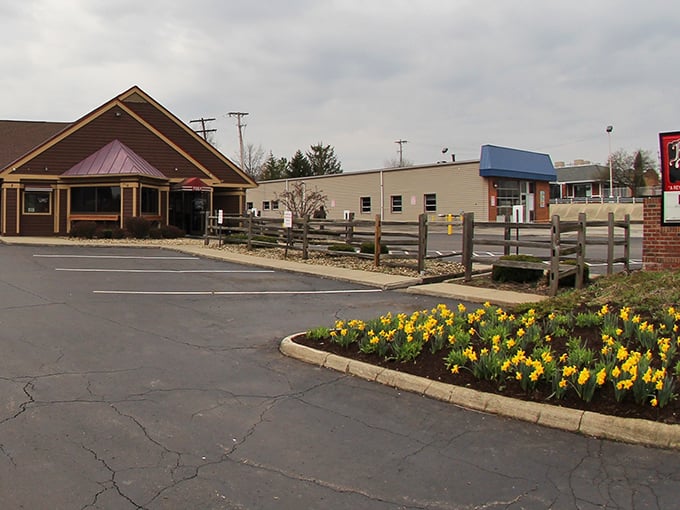 The unassuming exterior of Hickory House belies the carnivorous paradise within. Like finding a treasure map in your junk drawer.
