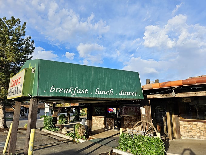 Anna's iconic green-roofed entrance beckons hungry travelers like a breakfast lighthouse on the shores of suburban Murray. The stone fa&ccedil;ade promises comfort within.