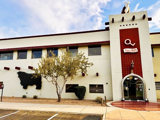 The neon glow of this iconic sign has been beckoning hungry Phoenicians since 1947—like a carnivorous lighthouse guiding you to beefy salvation.