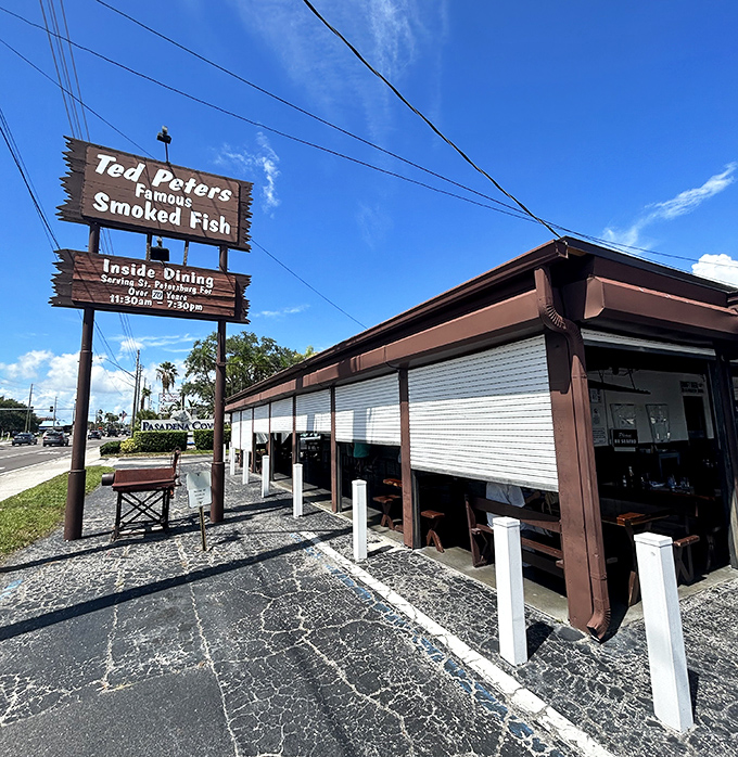The unassuming exterior of Ted Peters might not win architectural awards, but that smoky aroma wafting through the air is nature's most effective billboard.