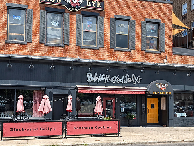 The brick facade of Black-Eyed Sally's stands like a Southern embassy on Hartford's Asylum Street, promising comfort food diplomacy inside. 